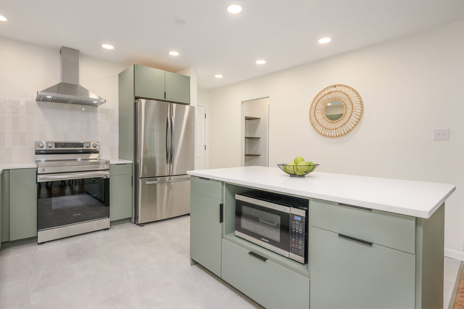 Fresh Mid-sized Kitchen - Access by Cabinet Joint